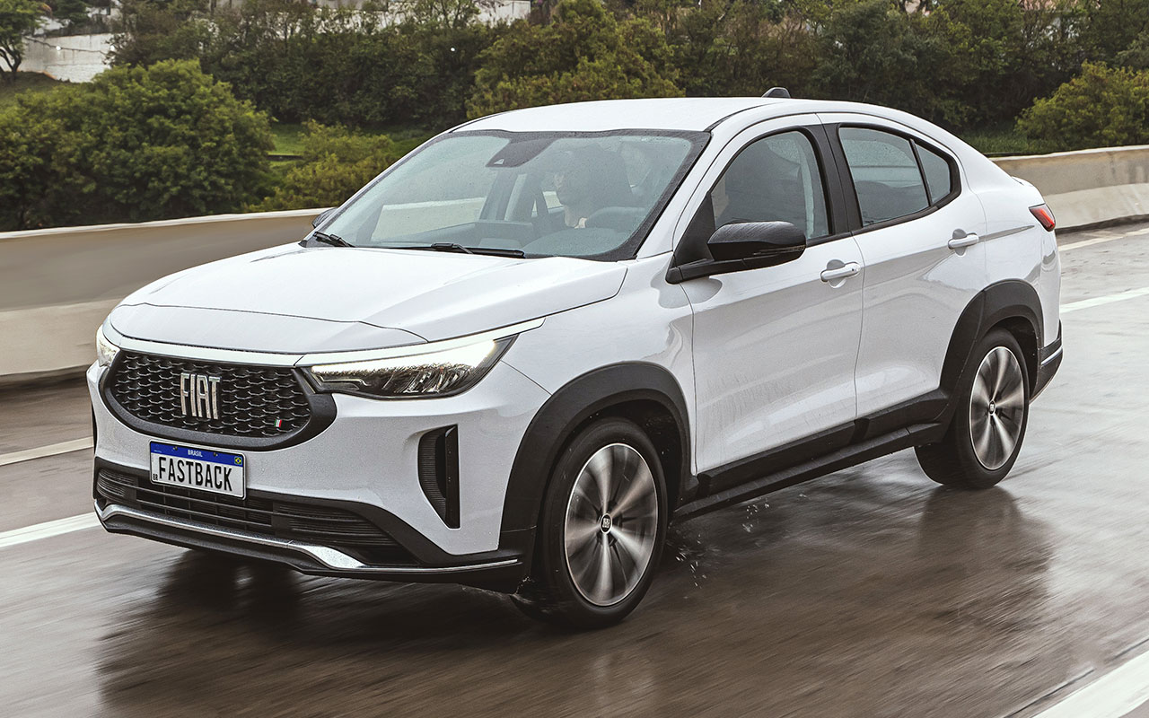 Fiat Fastback híbrido justifica o preço maior? Veja avaliação - Guru ...